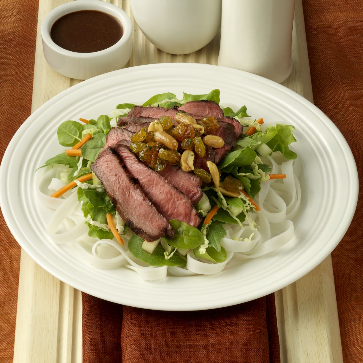 Mỳ Trộn Thịt Bò Kiểu Việt Nam Với Xốt Nho Khô California • Raisins